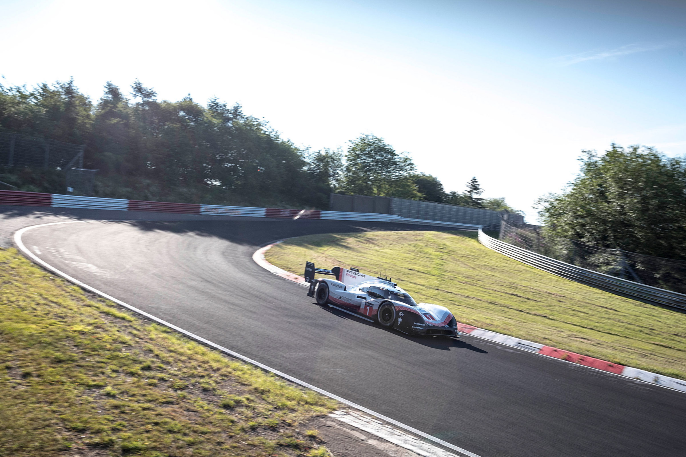 Legendary Laps: Porsche 919 Evo’s Nürburgring Lap Record